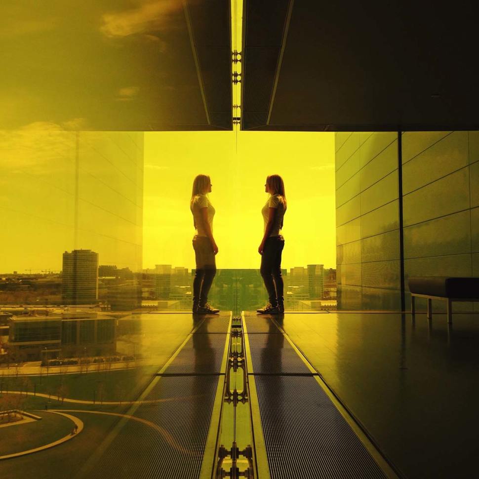 How To Find & Create Amazing Symmetry In Your iPhone Photography