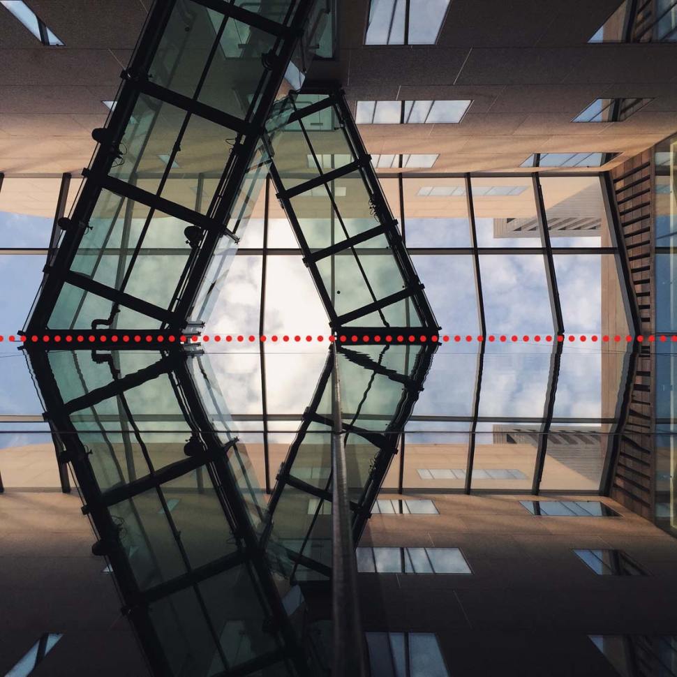 How To Find & Create Amazing Symmetry In Your iPhone Photography