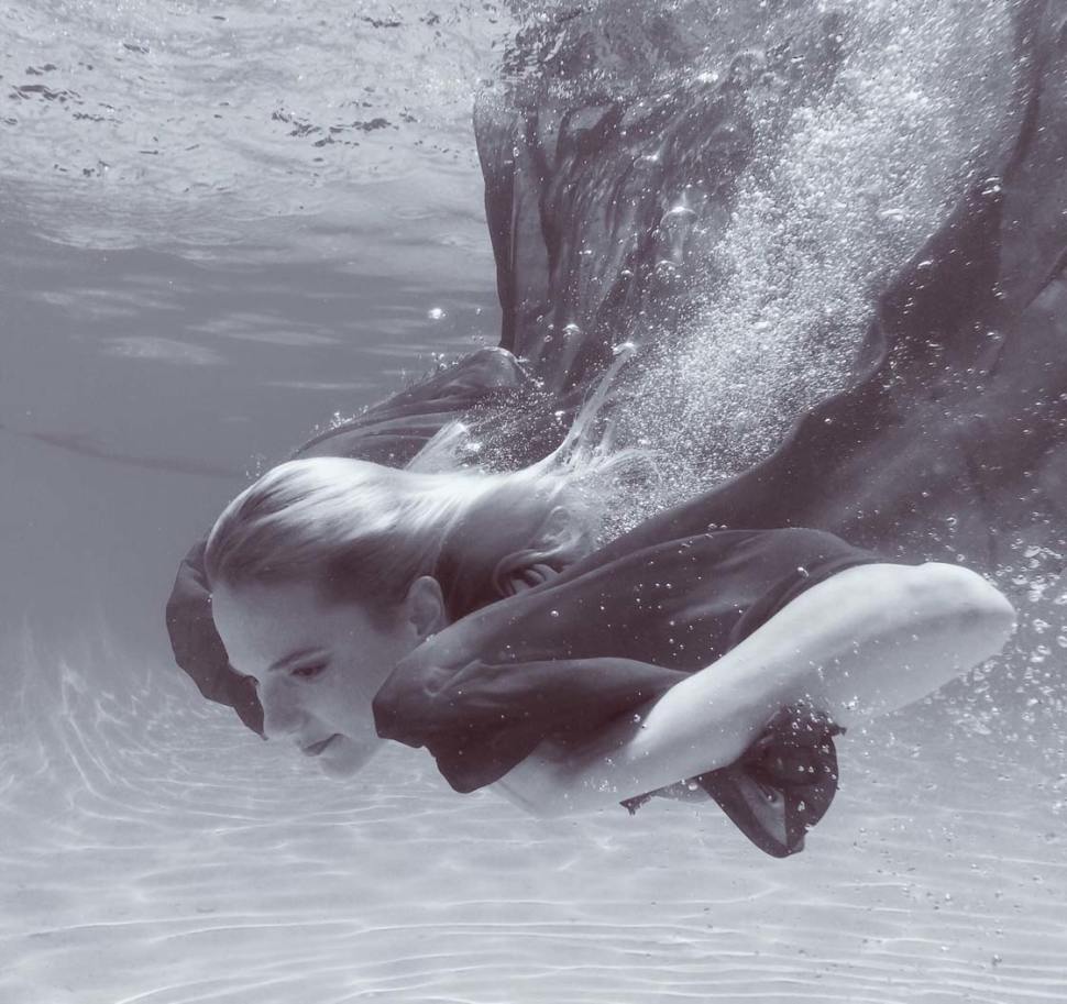 30 Stunning Black & White iPhone Photos