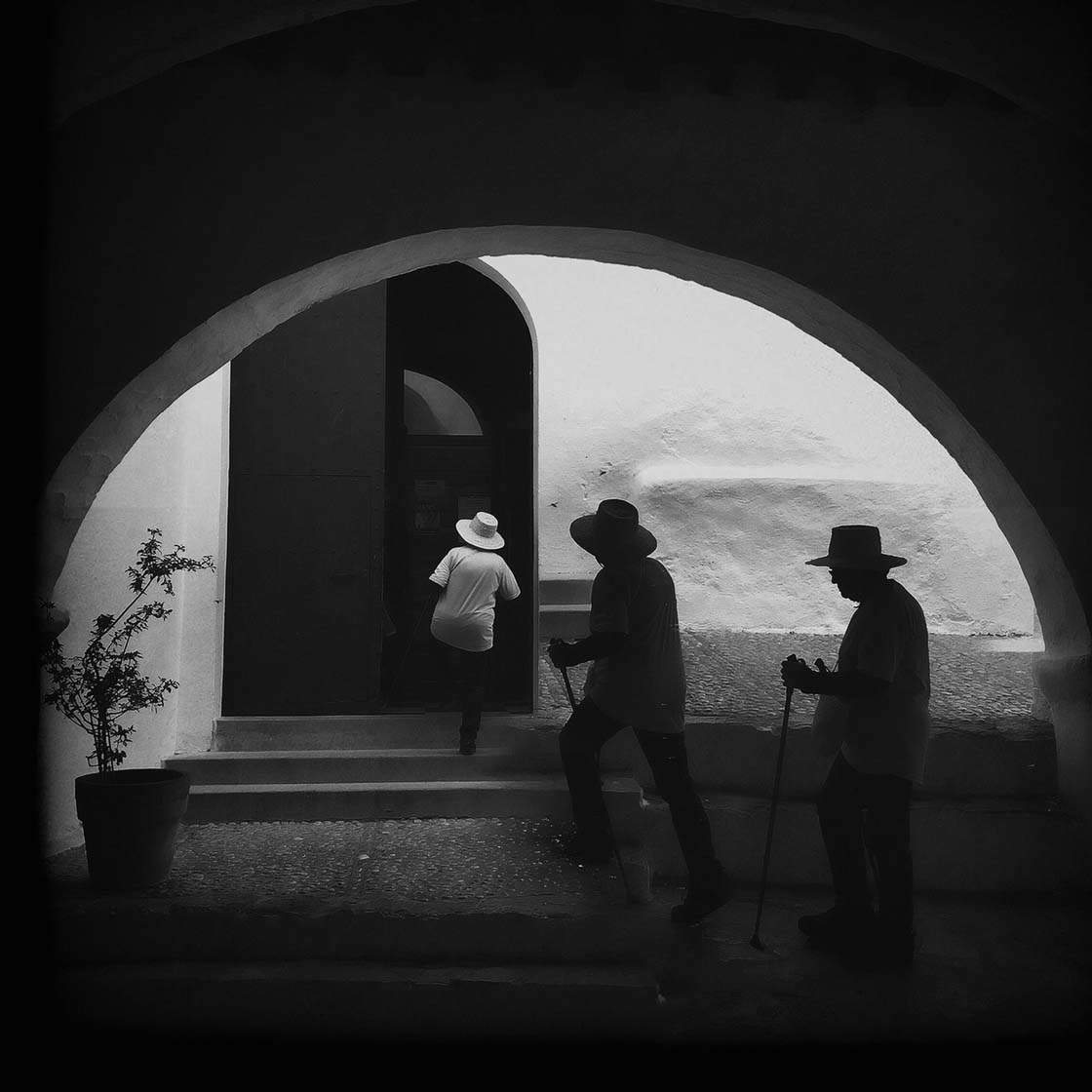 30 Stunning Black & White iPhone Photos