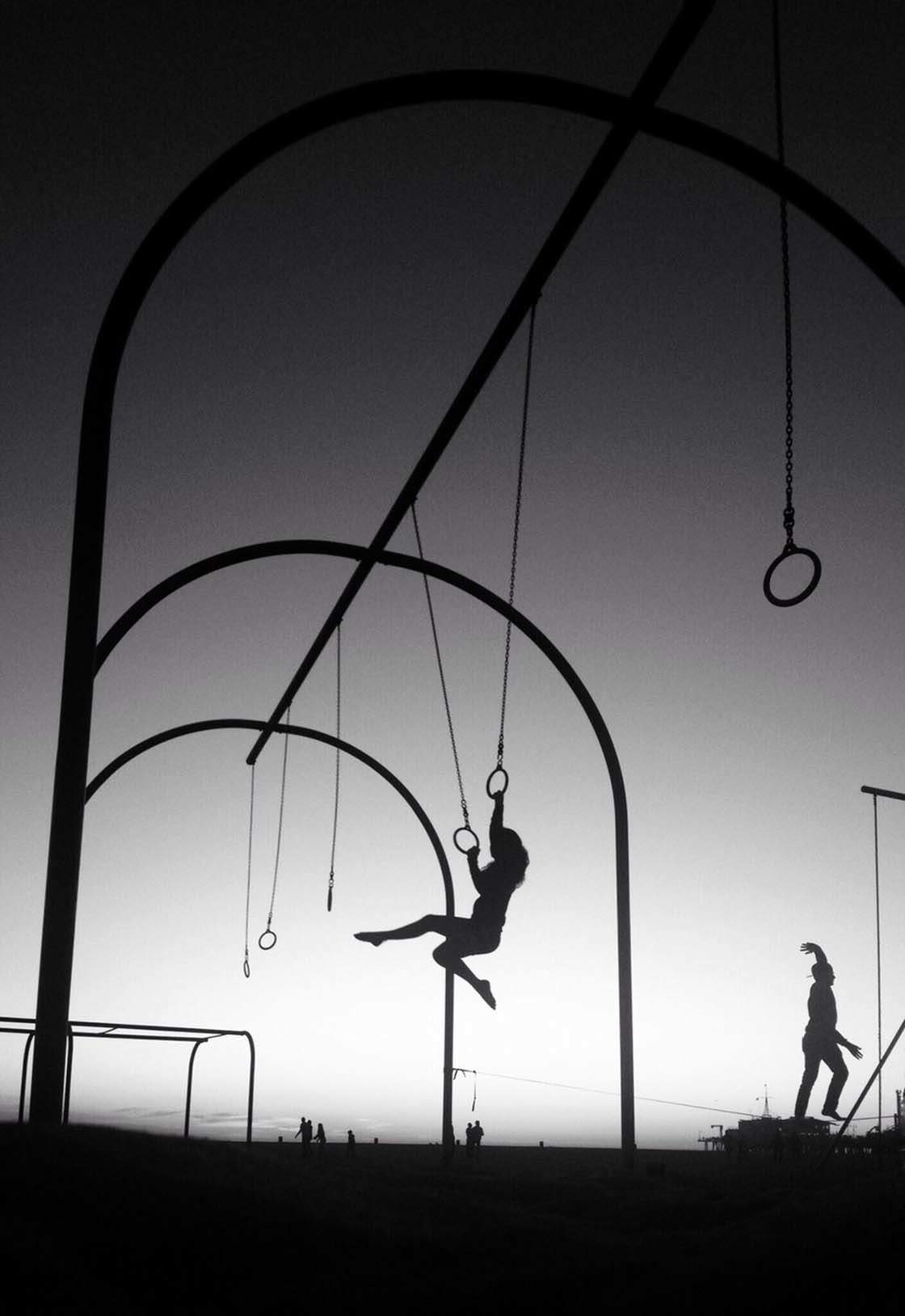 30 Stunning Black & White iPhone Photos