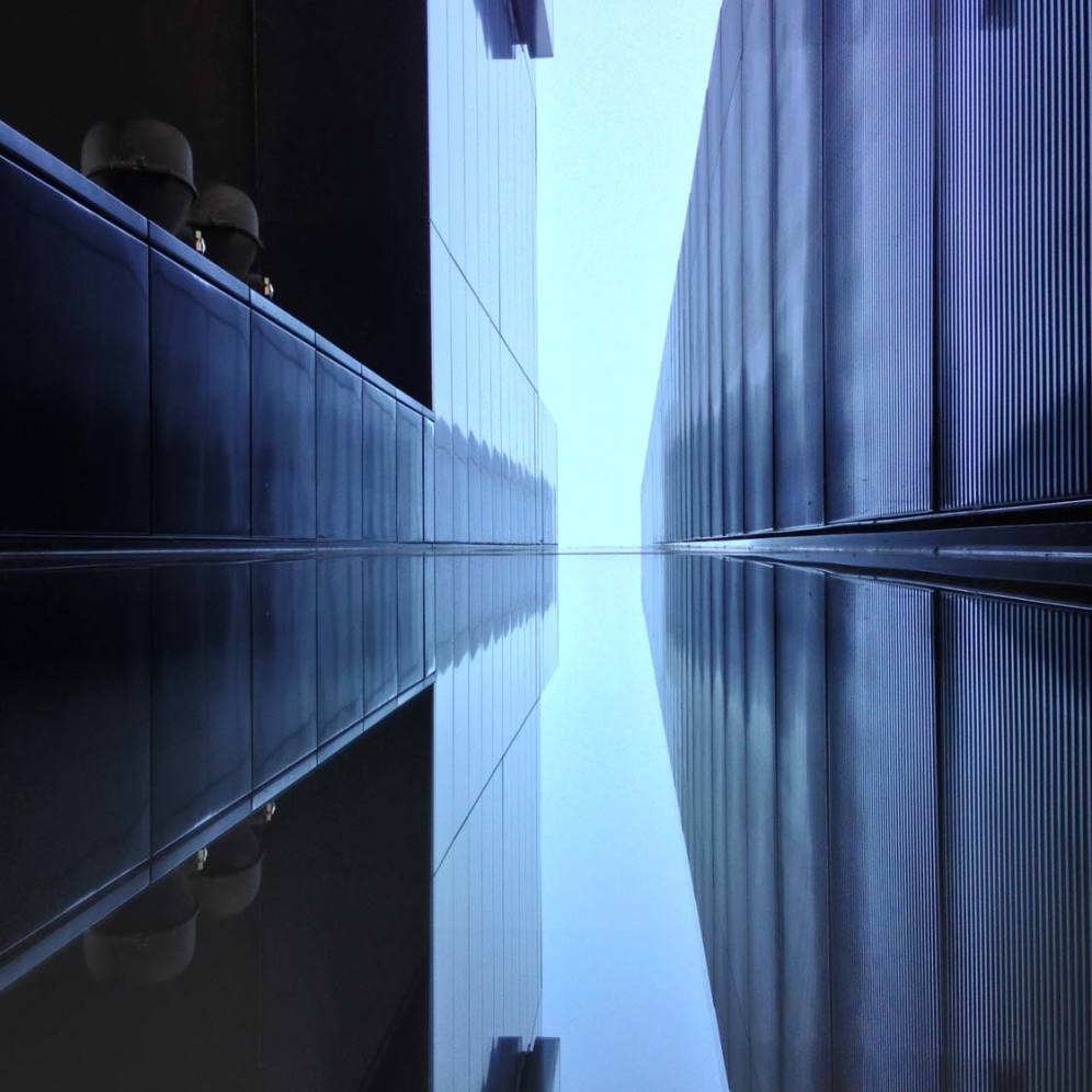 How To Find & Create Amazing Symmetry In Your iPhone Photography