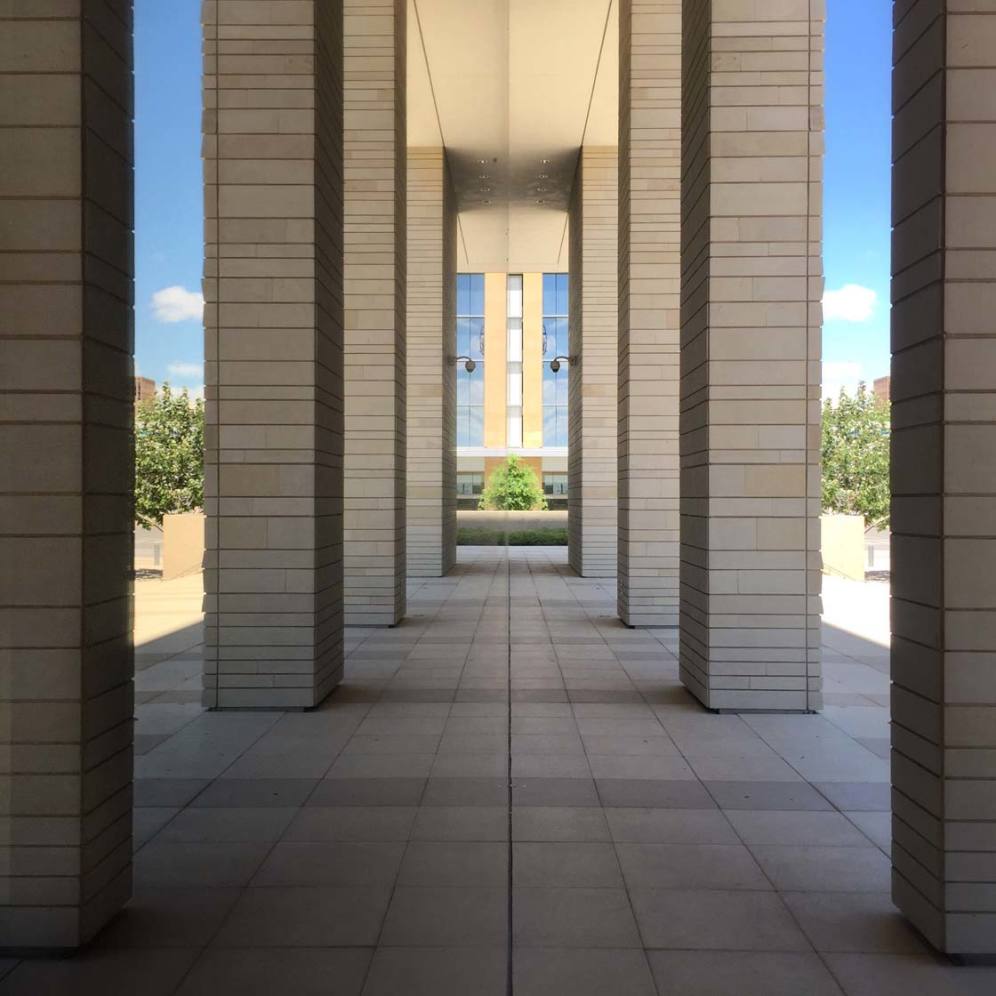 How To Find & Create Amazing Symmetry In Your iPhone Photography