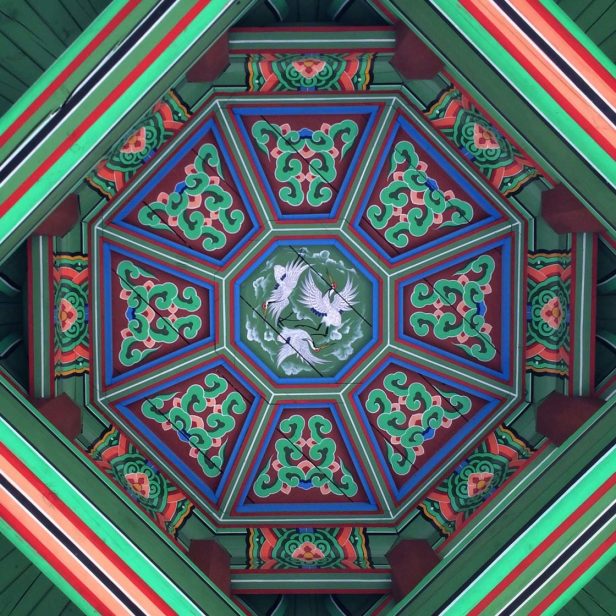 30 Stunning Symmetrical Photos Taken With An iPhone