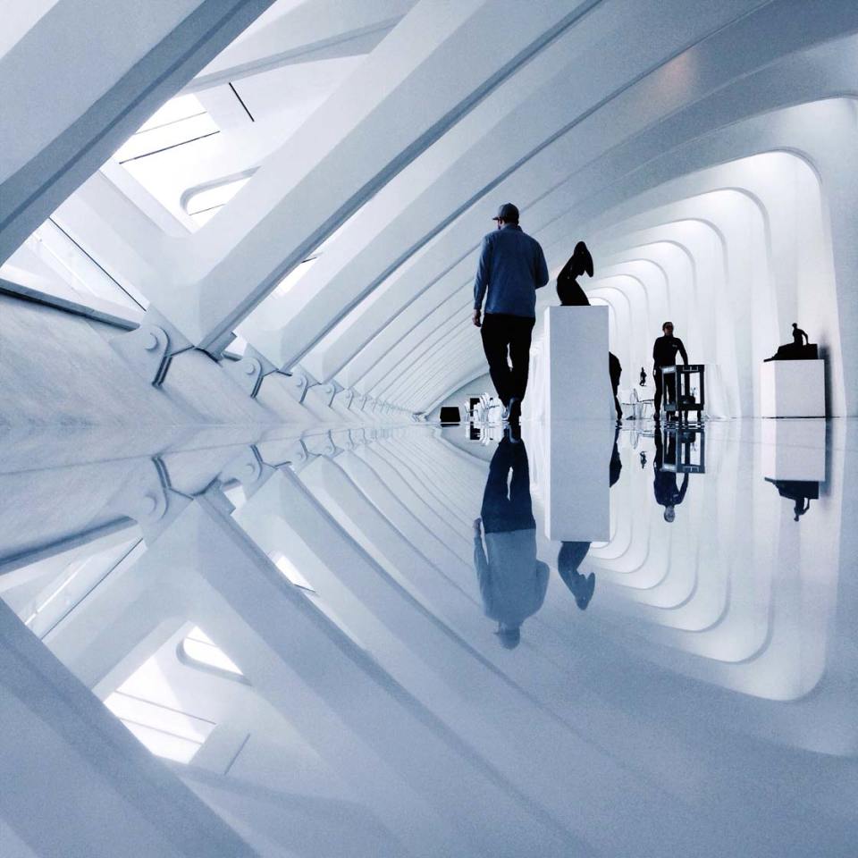 7 Creative Ways To Capture Incredible Urban Reflection iPhone Photos