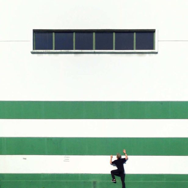 How Shaz Sharif Takes Amazing Minimalist iPhone Photos