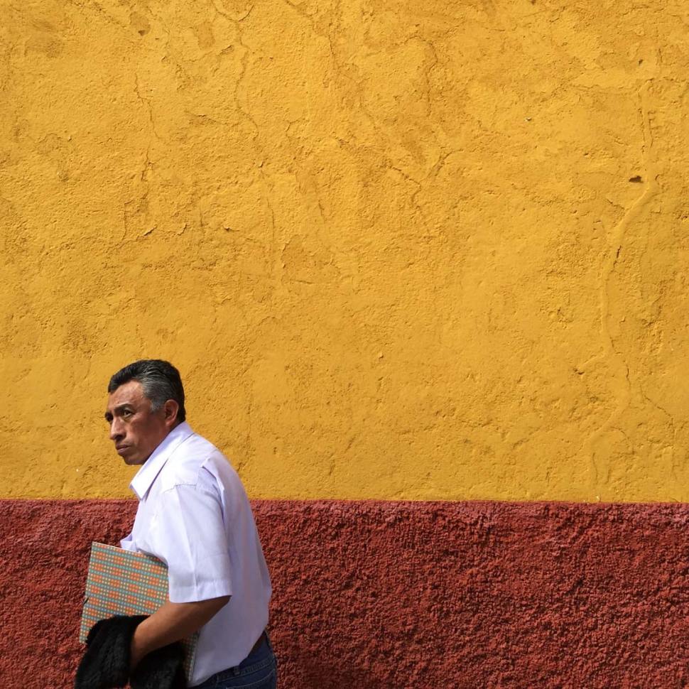 12 Ways To Use Color Composition For Stunning iPhone Photos
