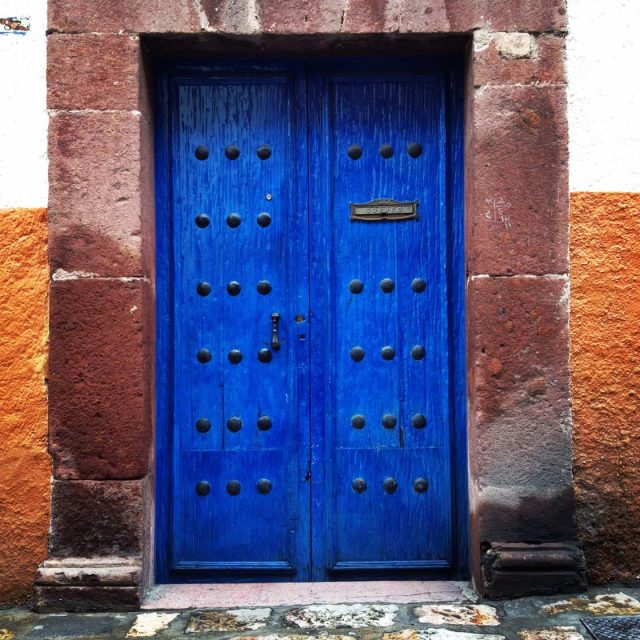 12 Ways To Use Color Composition For Stunning iPhone Photos