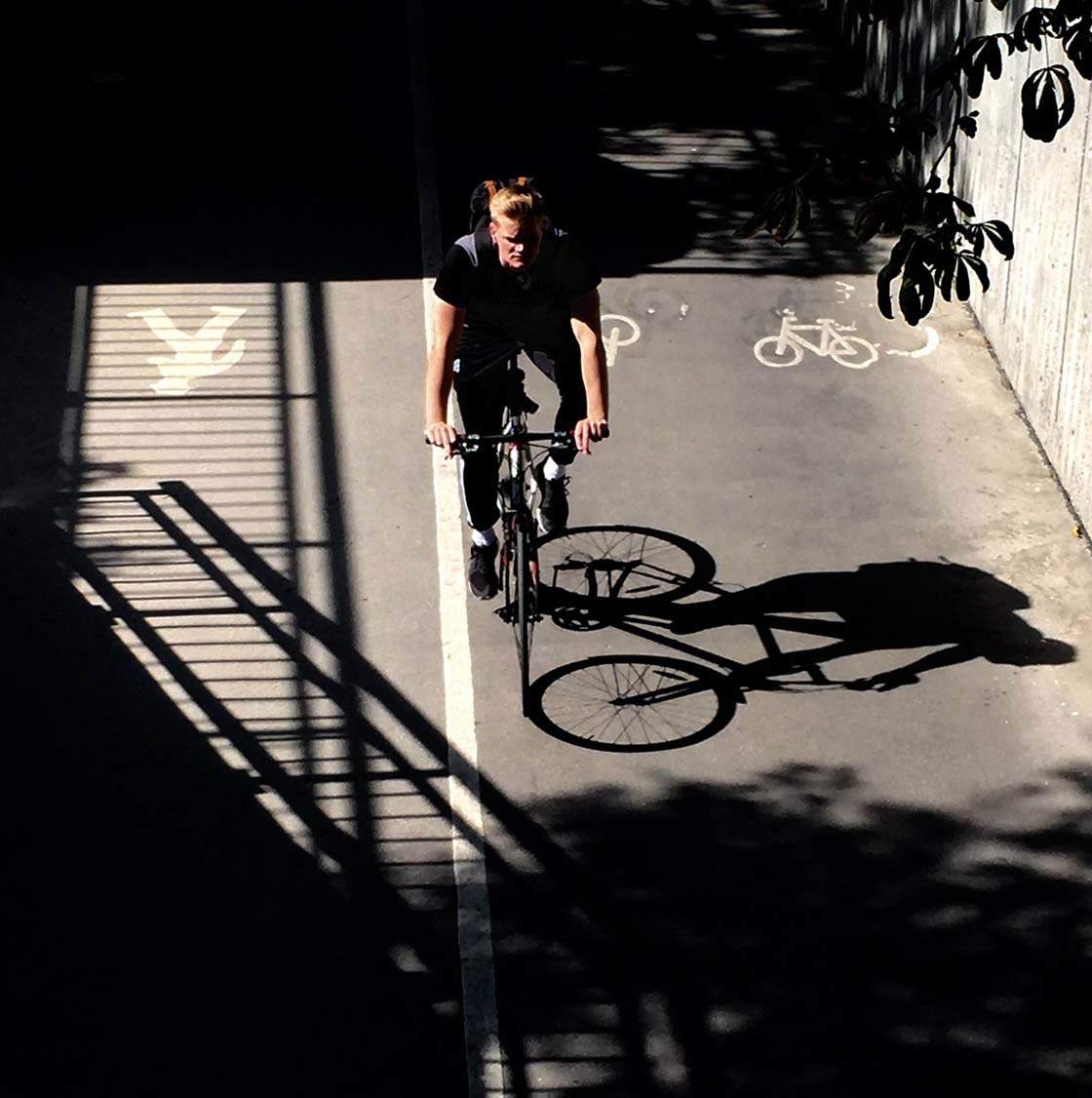 How To Shoot Amazing Harsh Light Street Photos On iPhone