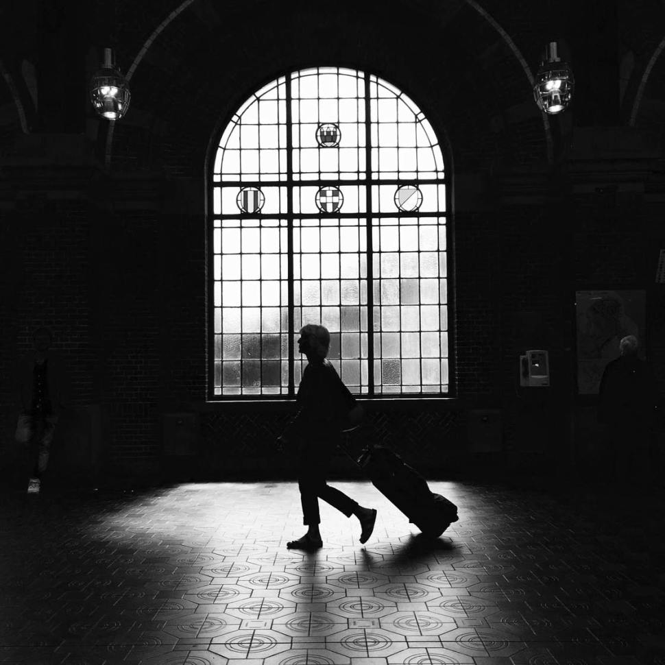 How To Shoot Amazing Harsh Light Street Photos On iPhone