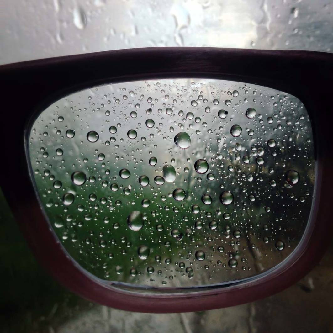 Create More Unique iPhone Photos By Shooting Through Objects