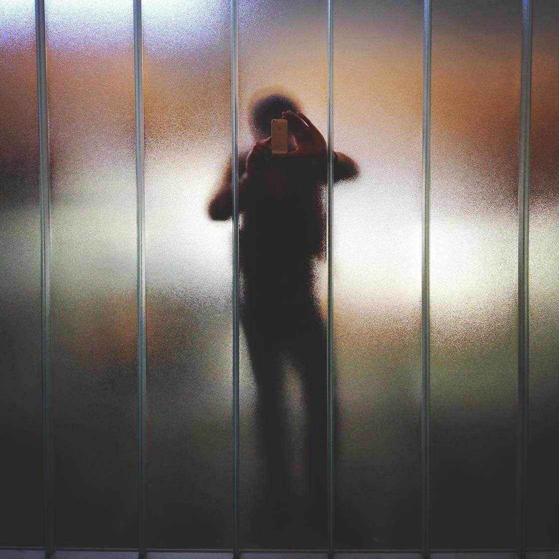 Create More Unique iPhone Photos By Shooting Through Objects