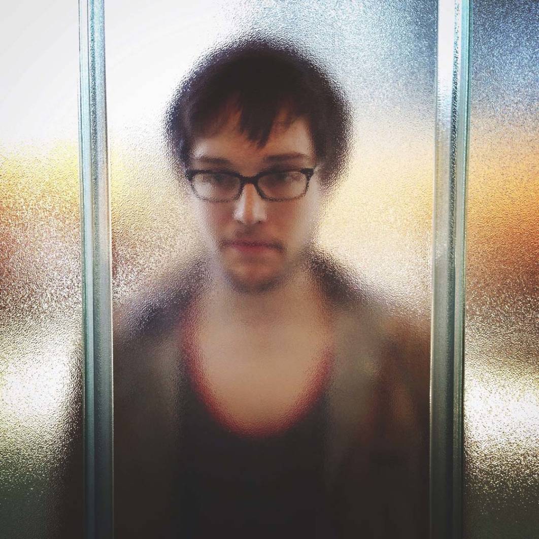 Create More Unique iPhone Photos By Shooting Through Objects