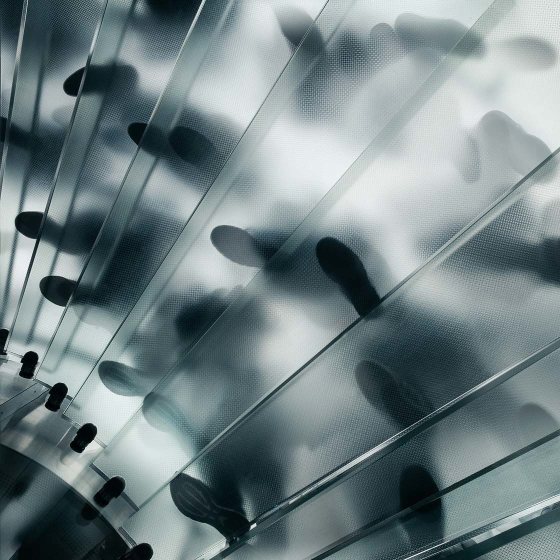 Create More Unique iPhone Photos By Shooting Through Objects