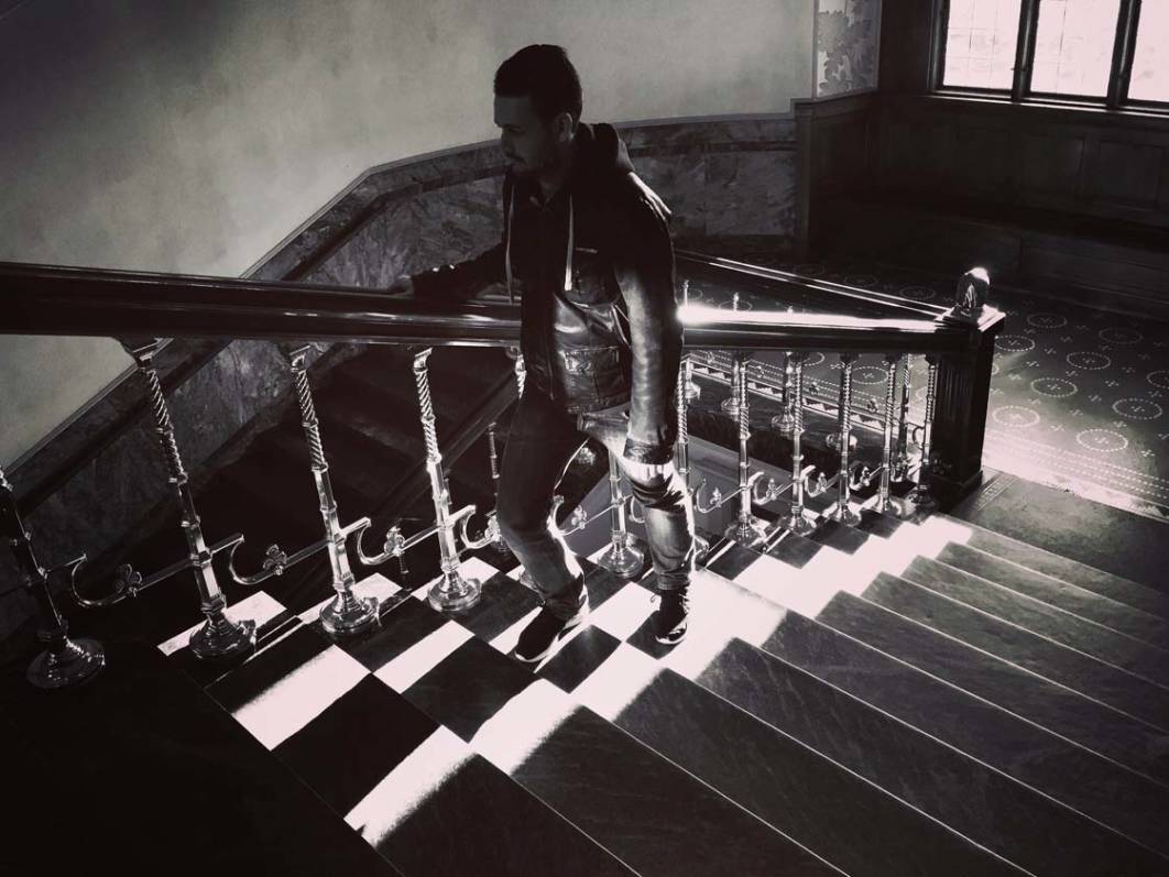 How To Shoot Amazing Harsh Light Street Photos On iPhone