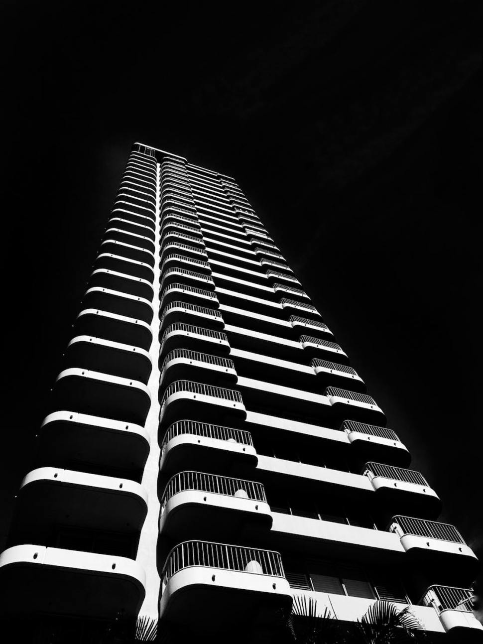 10 Composition Tips For Incredible Architecture iPhone Photos