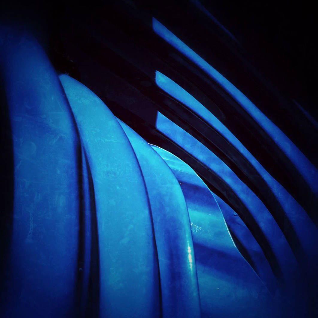30 Incredible iPhone Photos With A Blue Color Scheme