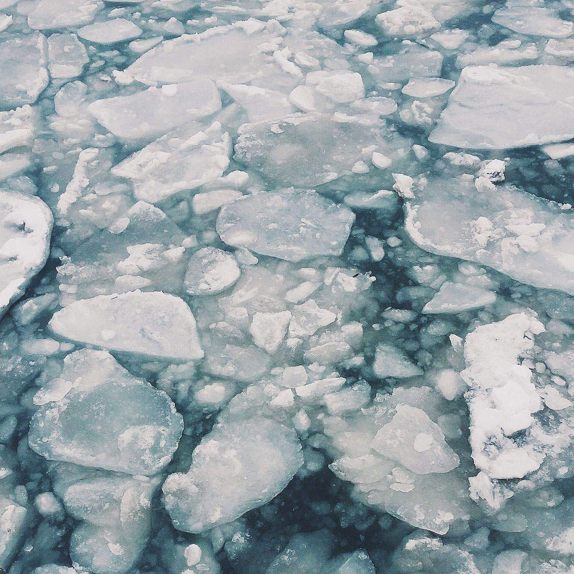 30 Incredible iPhone Photos With A Blue Color Scheme