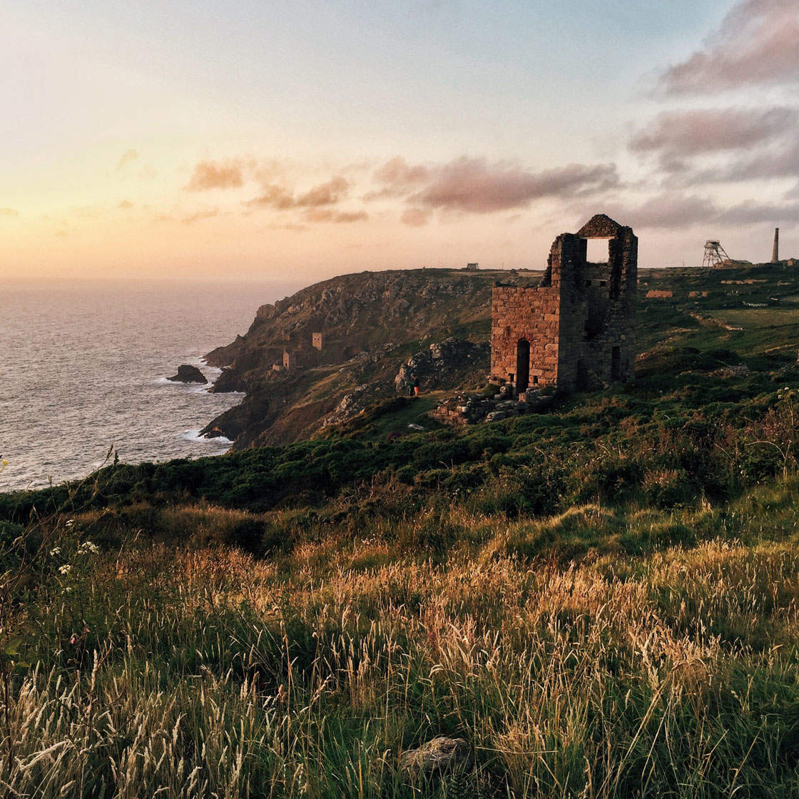 11 Clever Ways To Use Buildings In Your iPhone Landscape Photos