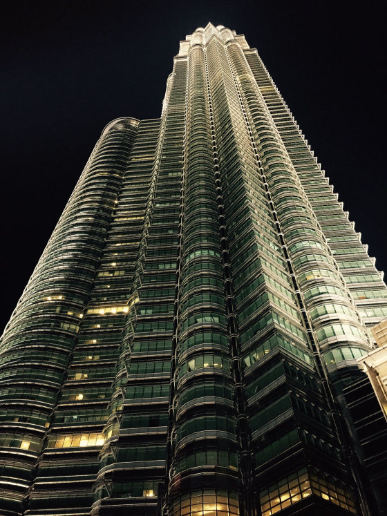 30 Stunning iPhone Photos That Use Leading Lines