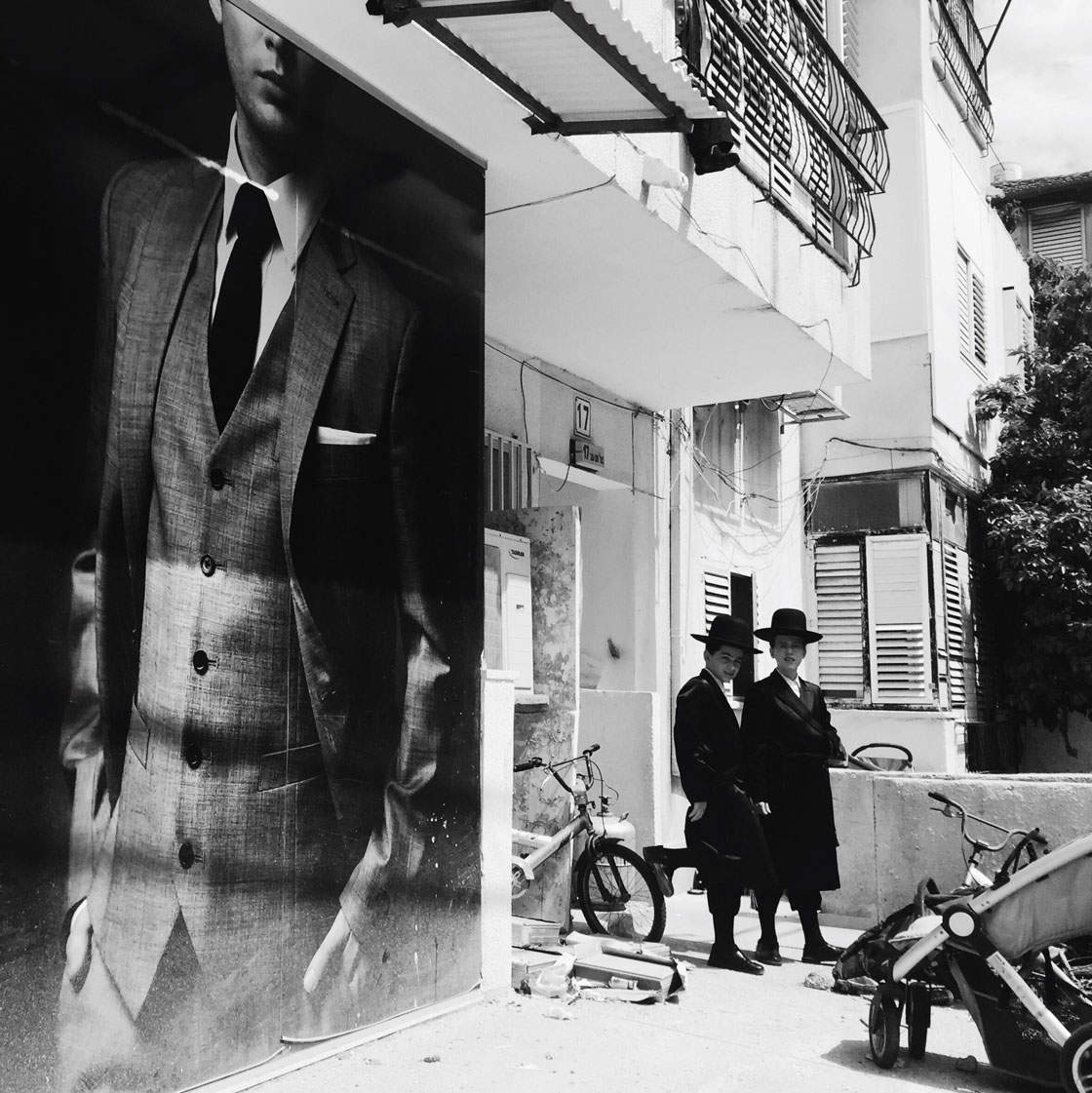 30 Incredible Examples Of iPhone Street Photography