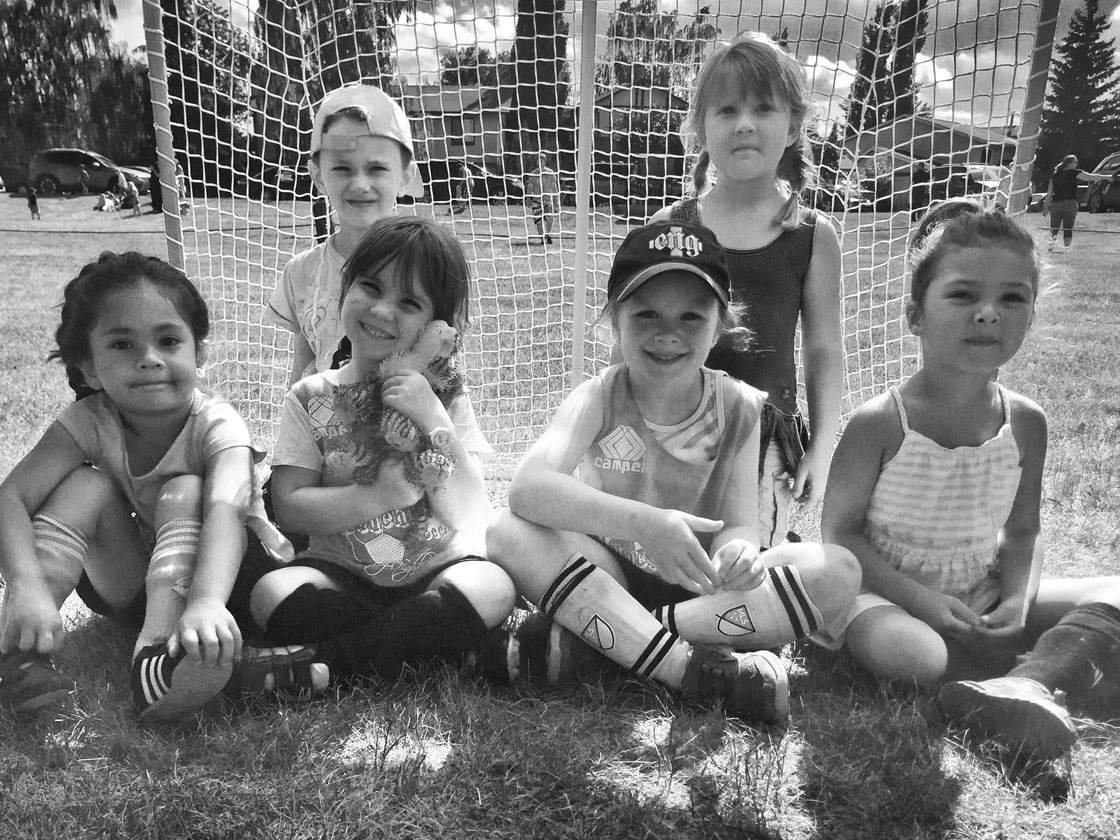 7 Steps To Capturing Perfect Group Photos With Your iPhone