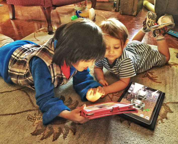 30 Heartwarming iPhone Photos of Families