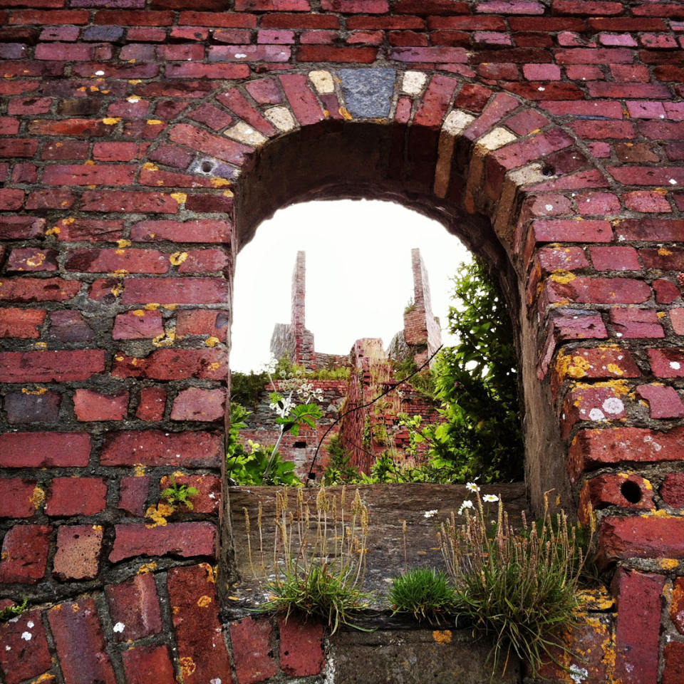 7 Tips For Using Framing Composition Techniques In Your iPhone Photos