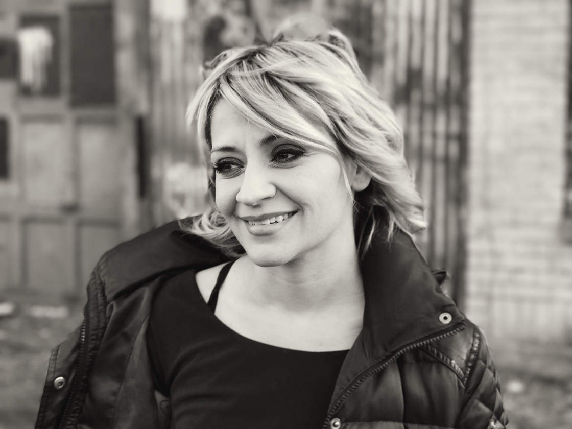 How To Use Portrait Lighting To Enhance Your iPhone Portrait Photos