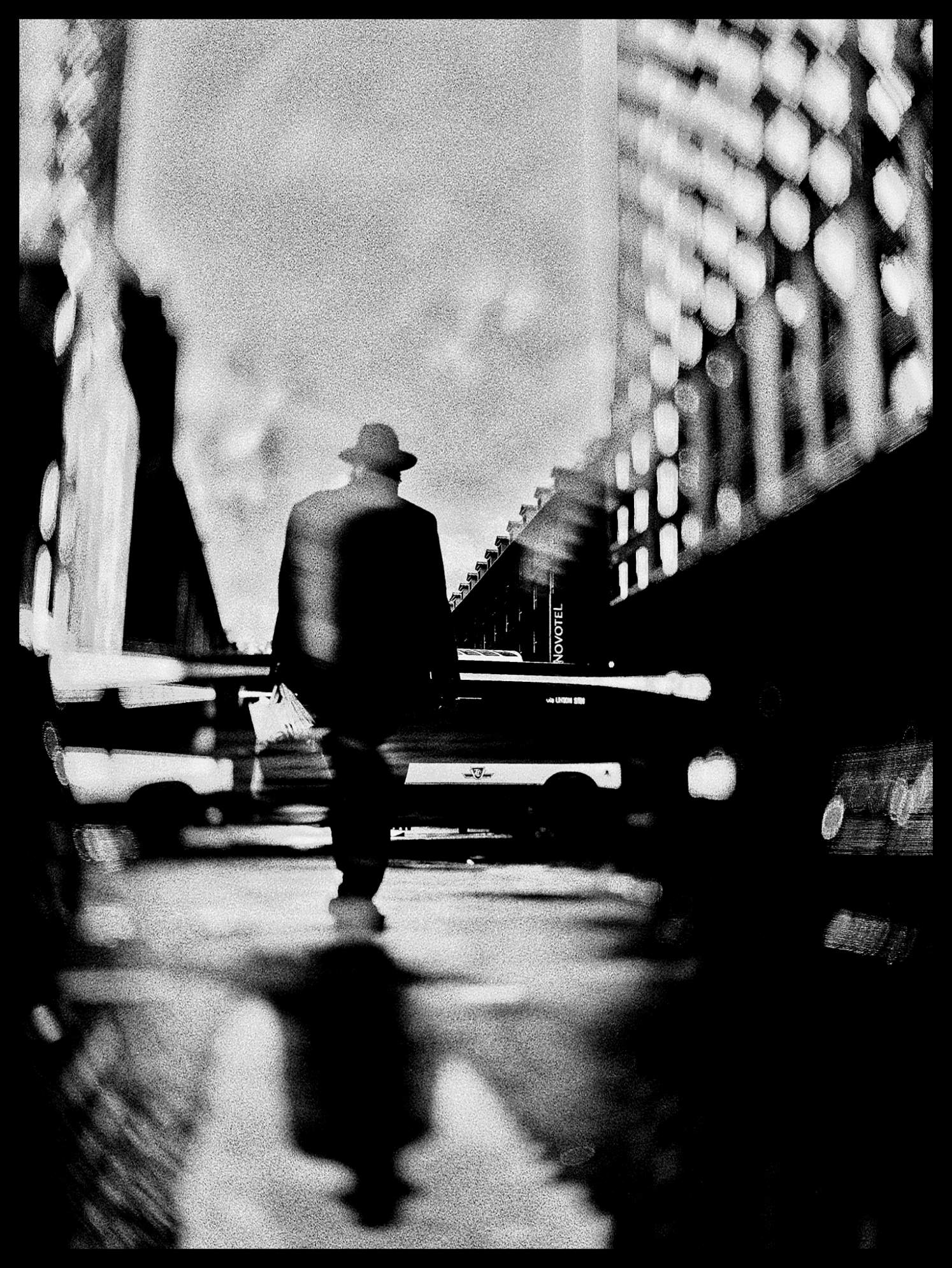 8 Tips For Moody & Mysterious Street Photography On iPhone