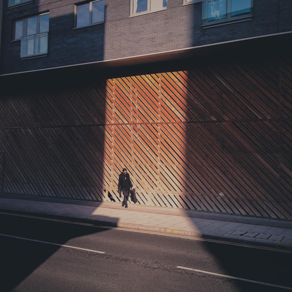 9 Tips For Capturing Incredible Shadows In Your iPhone Street Photos