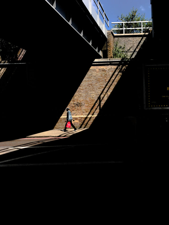 9 Tips For Capturing Incredible Shadows In Your iPhone Street Photos