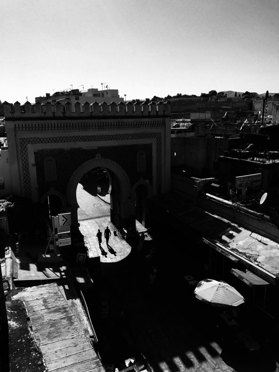 9 Tips For Capturing Incredible Shadows In Your iPhone Street Photos