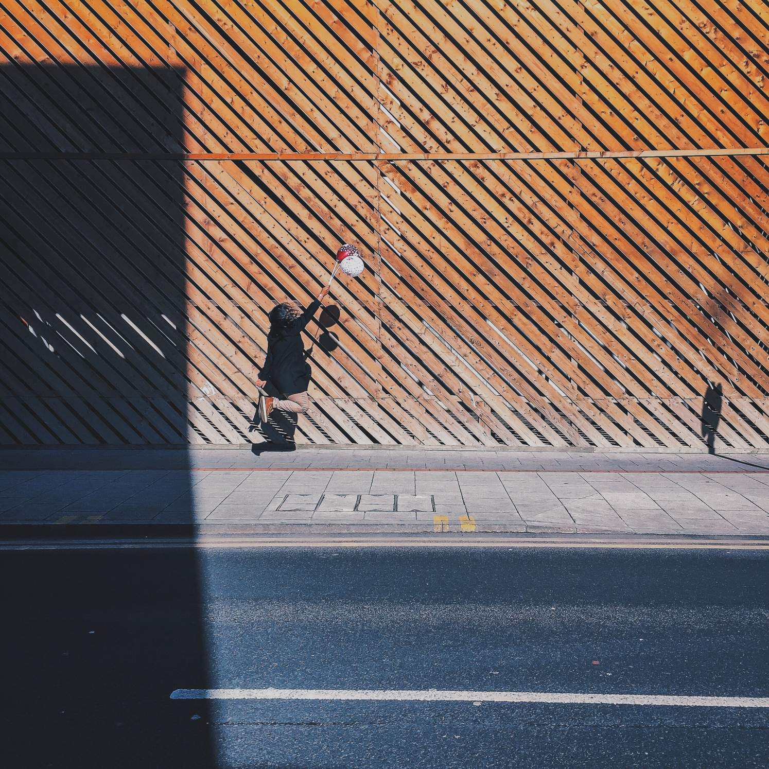 9 Tips For Capturing Incredible Shadows In Your iPhone Street Photos