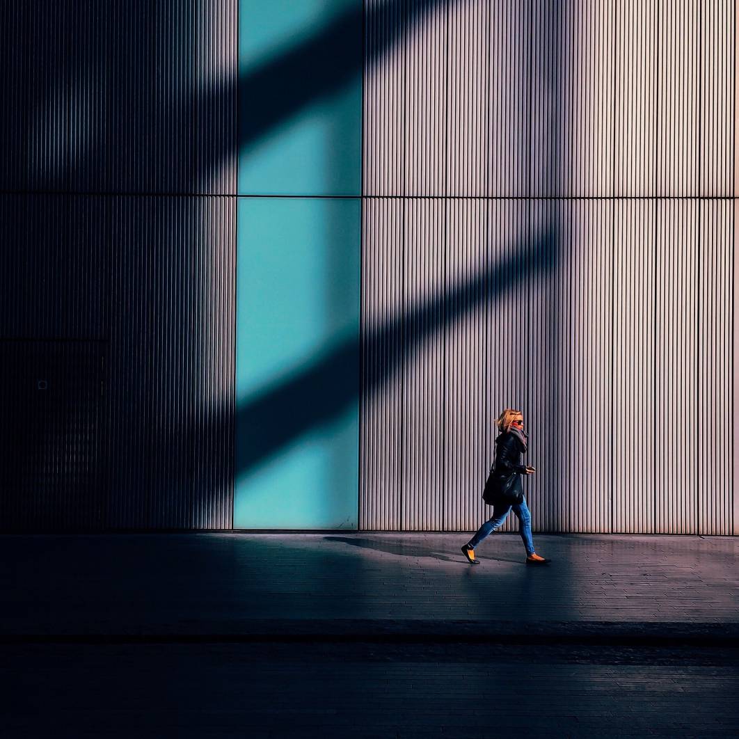 9 Tips For Capturing Incredible Shadows In Your iPhone Street Photos