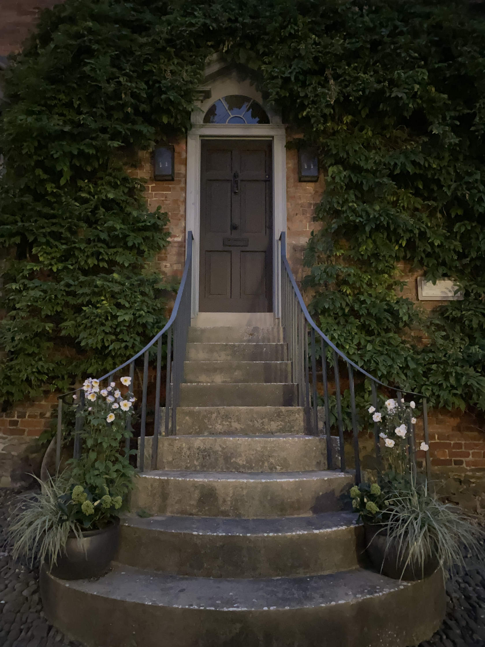 How To Use iPhone Night Mode Camera On iPhone 11 & 12