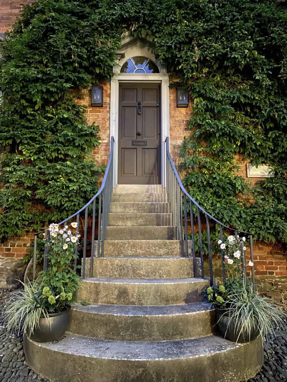 How To Use iPhone Night Mode Camera On iPhone 11 & 12