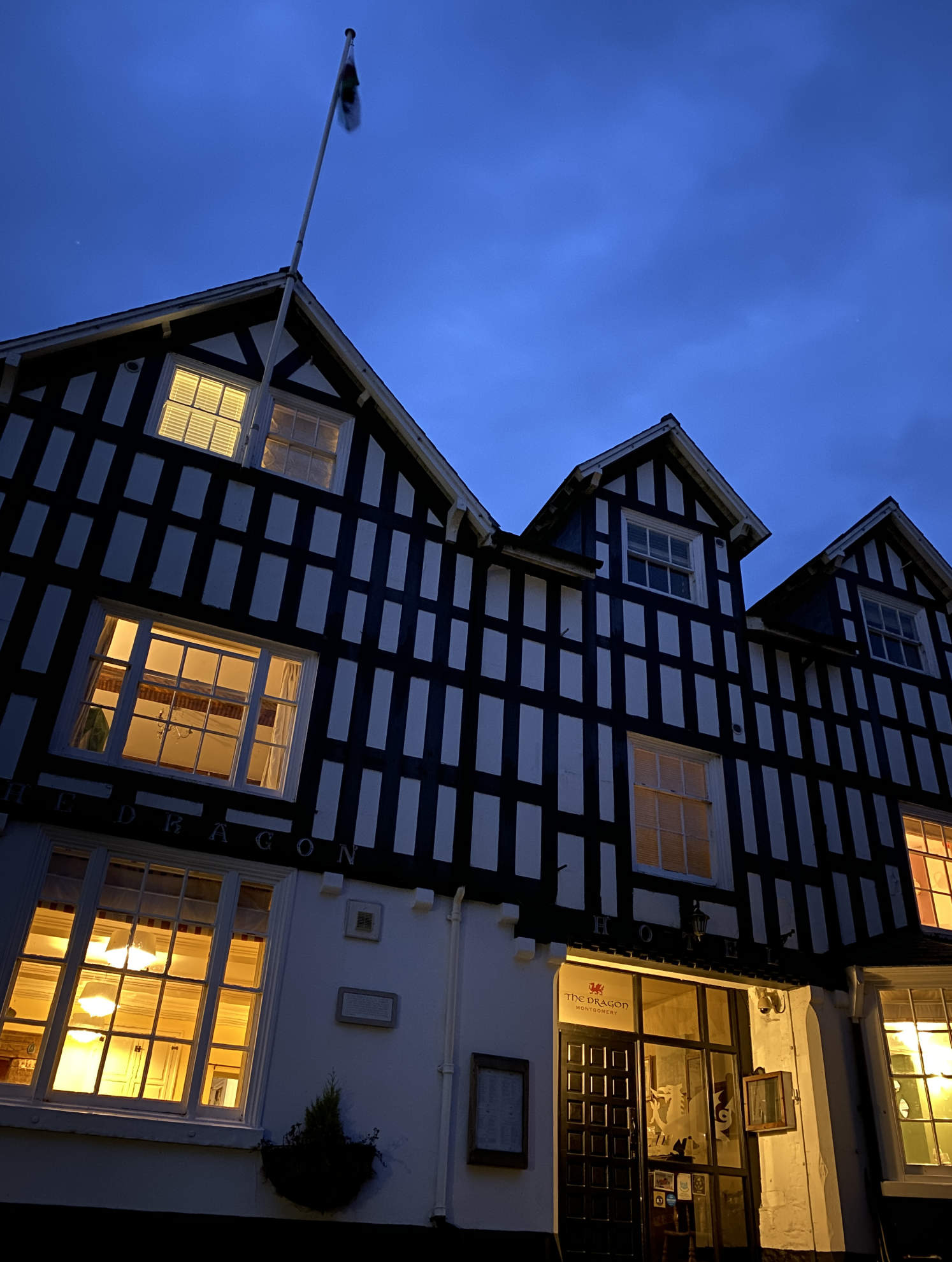 10 Essential Tips For Amazing iPhone Night Photography