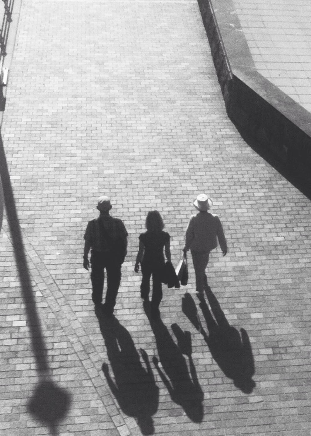 30 Stunning iPhone Photos That Use Negative Space