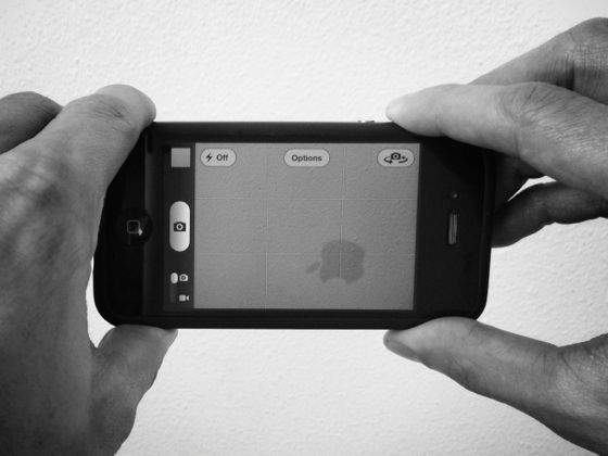 5 Weird Ways To Release The iPhone Camera Shutter