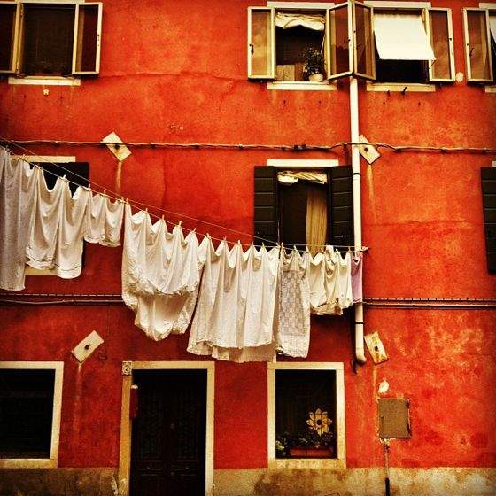 30 Incredible iPhone Photos of Cities and Street Life