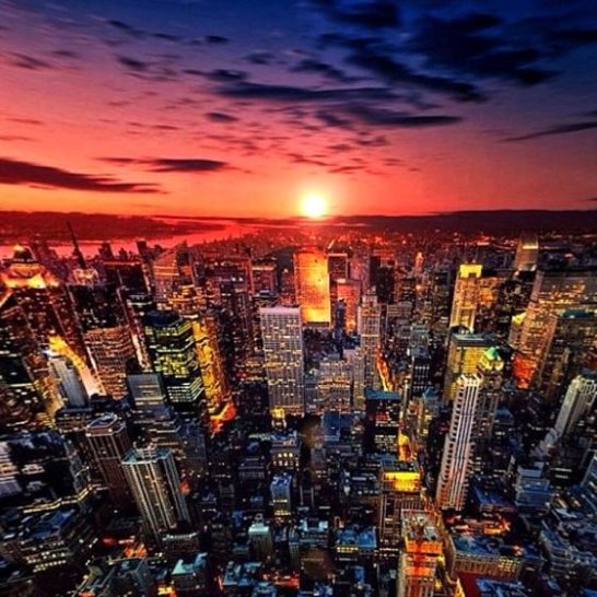 30 Incredible iPhone Photos of Cities and Street Life