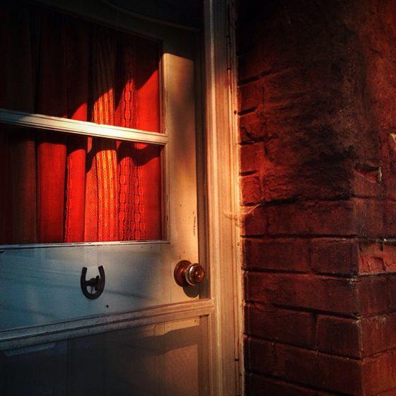 30 Great Examples of Using Red in iPhone Photography