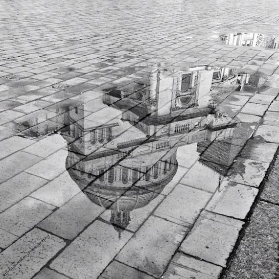 30 Unbelievable iPhone Reflection Photos