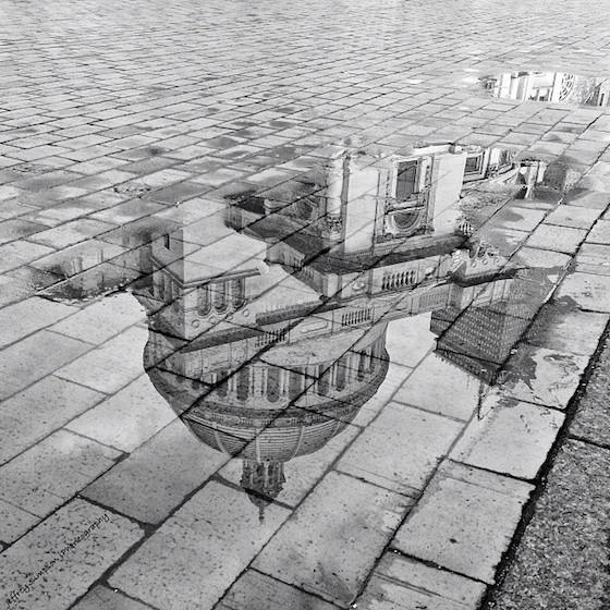 30 Unbelievable iPhone Reflection Photos