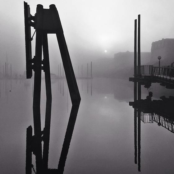 30 Unbelievable iPhone Reflection Photos