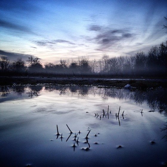 30 Unbelievable iPhone Reflection Photos