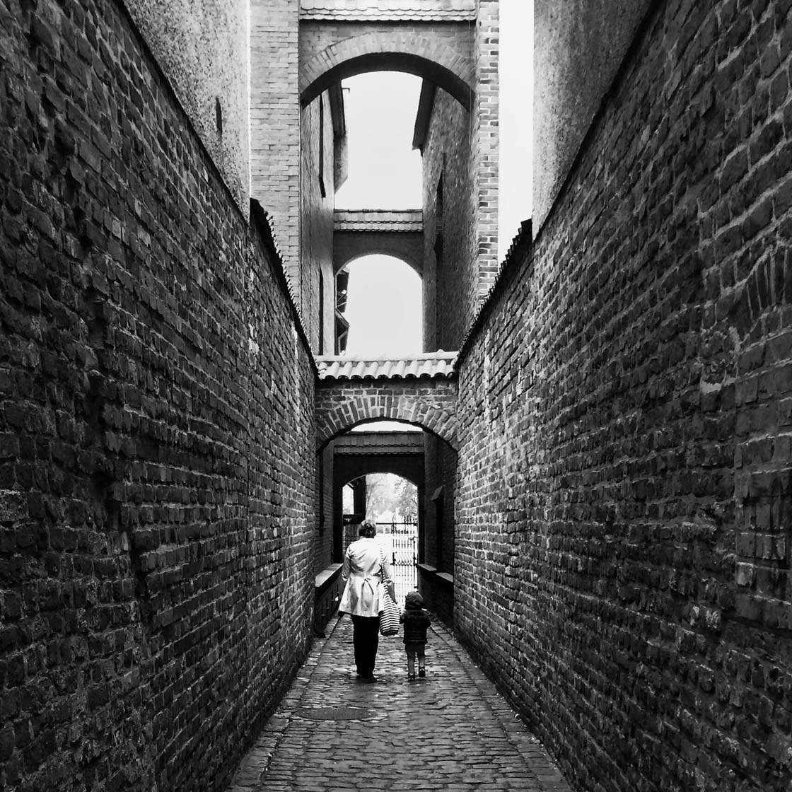 30 Great iPhone Photos That Use Central Composition