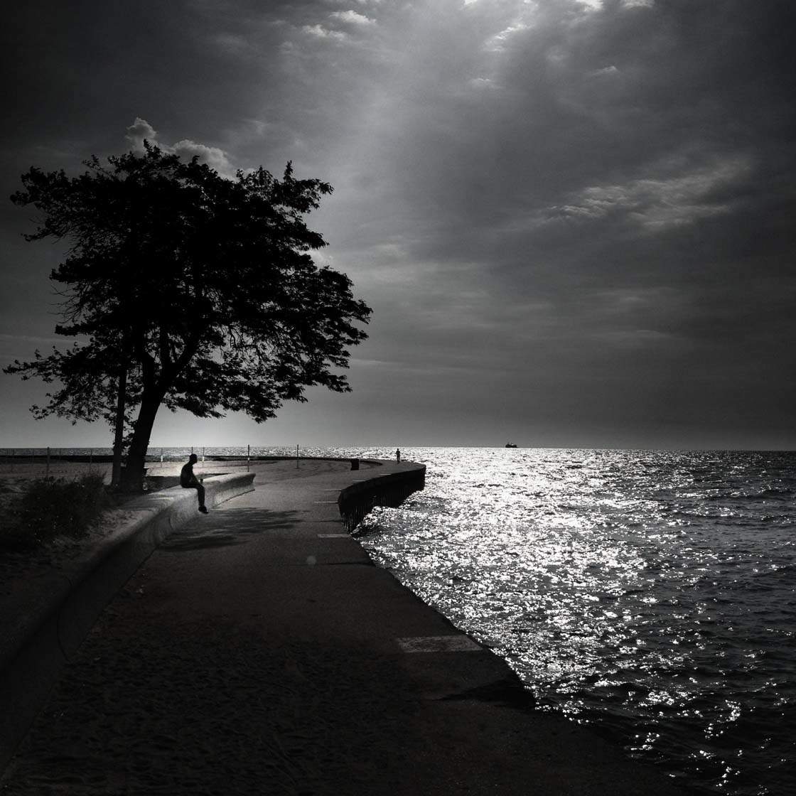 How Jason Peterson Takes Incredible BW iPhone Street Photos