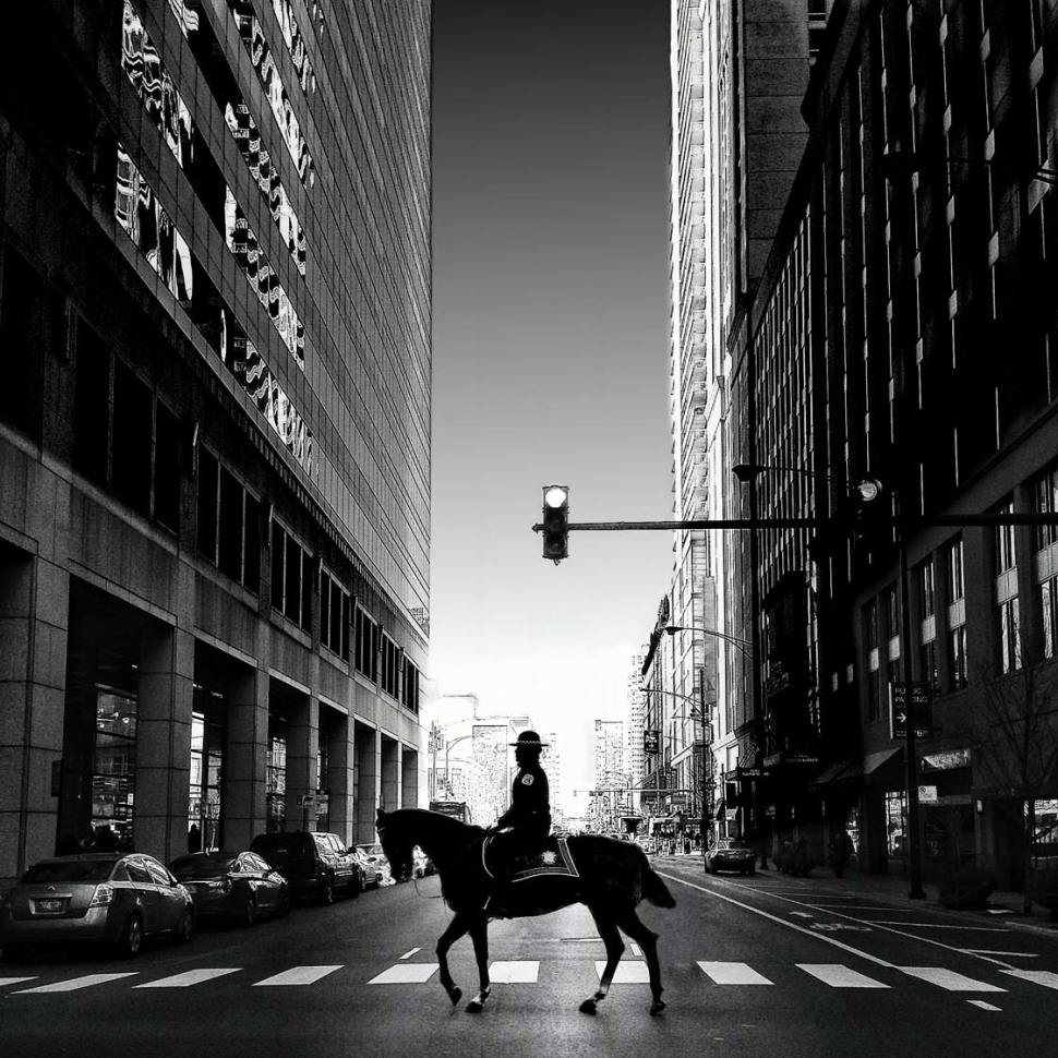 How Jason Peterson Takes Incredible BW iPhone Street Photos